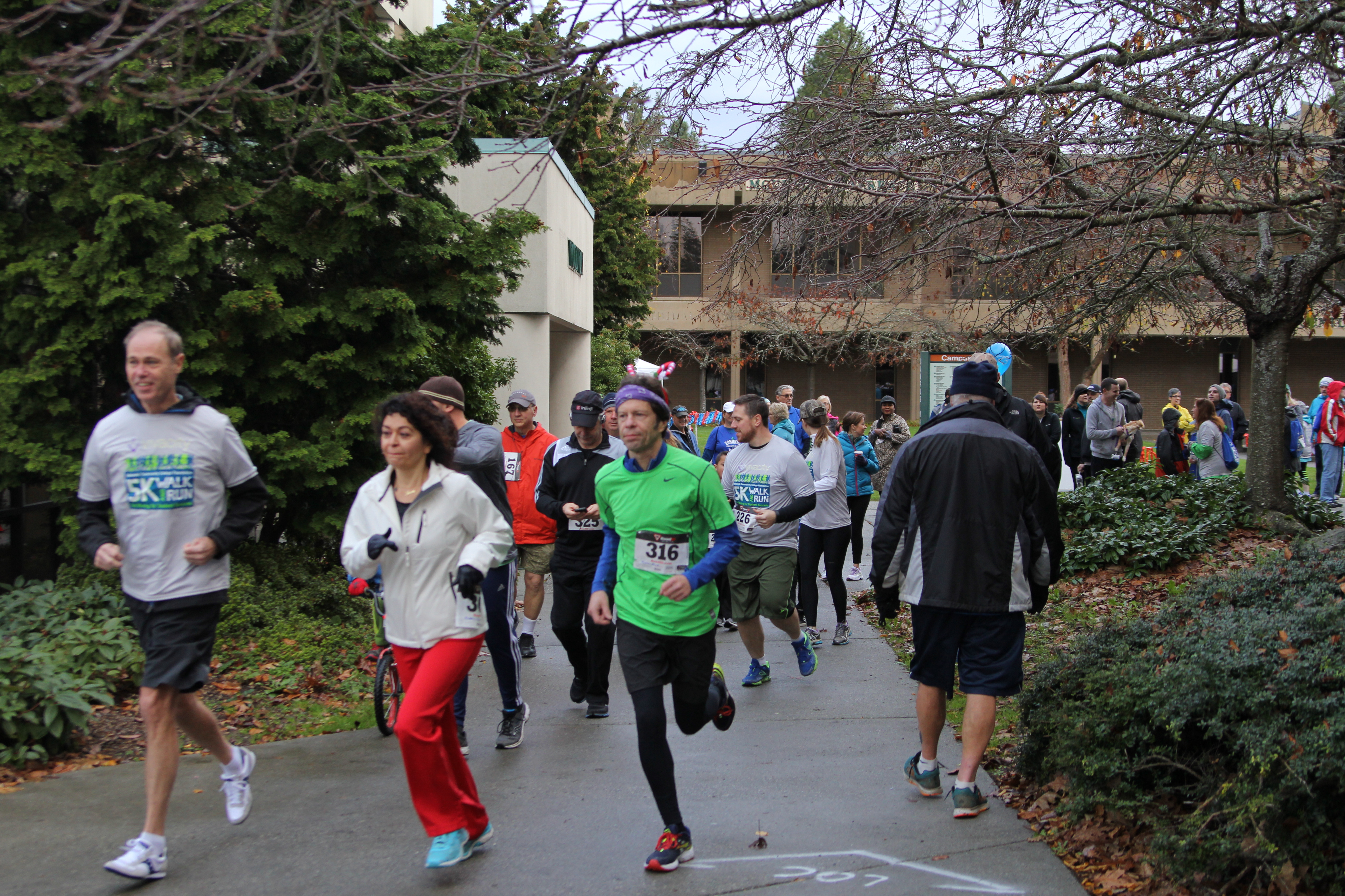 Edmonds CC Foundation raises $42,300 with inaugural 5K Walk and Run ...